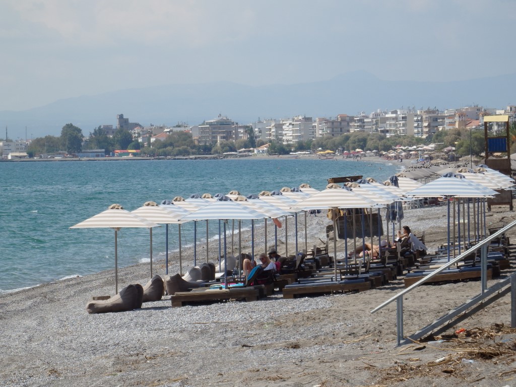 Καθαρή είναι, πλέον η παραλία της Καλαμάτας και περιμένει τους ...